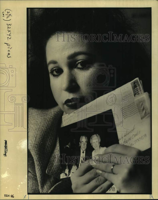 1990 Beverly Higgins Hurst with Photo of Parents Detained in Kuwait ...