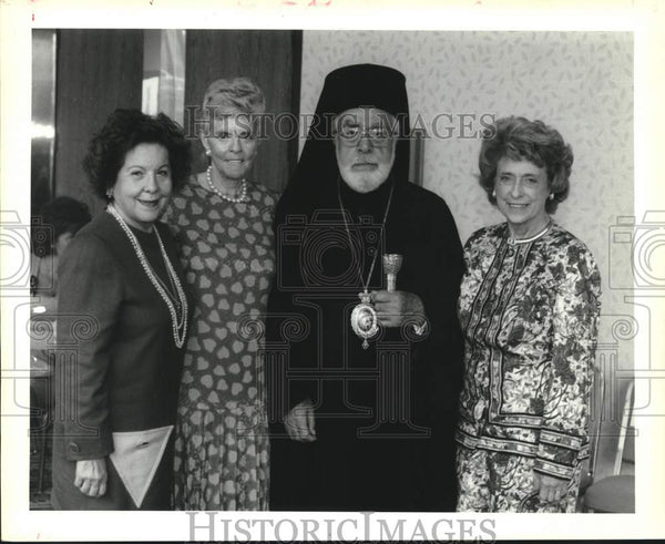 1992 Press Photo Archbishop Iakovos and members of the Greek Orthodox ...