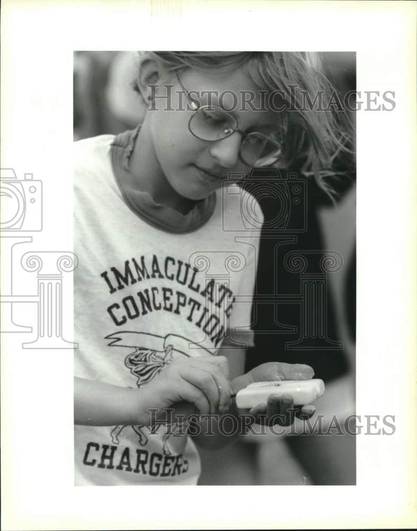 1993 Press Photo Immaculate Conception School student Renee Hymel soap ...
