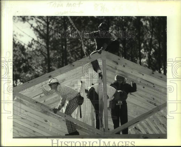 1988 Press Photo Construction of Jehovah's Witnesses Kingdom Hall in L ...