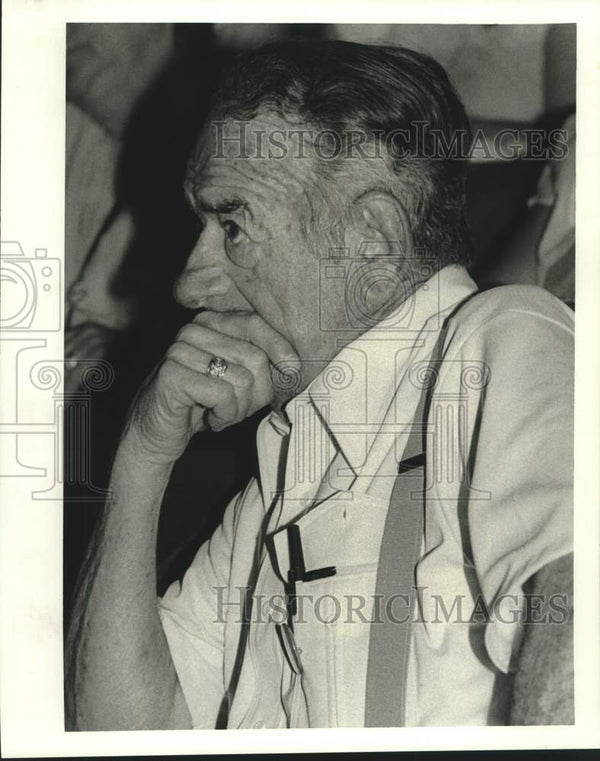 1988 Press Photo Kenner City employee Jerry Kahn during meeting in Bat ...
