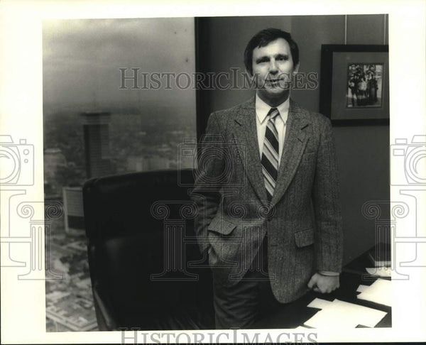 1987 Press Photo Sam LeBlanc in his law office at One Shell Square ...