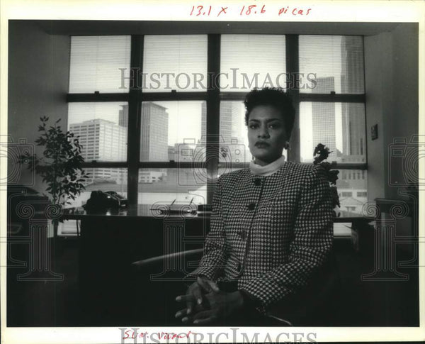 1990 Press Photo Rose Ledet, Clerk of the First City Court, in her off ...