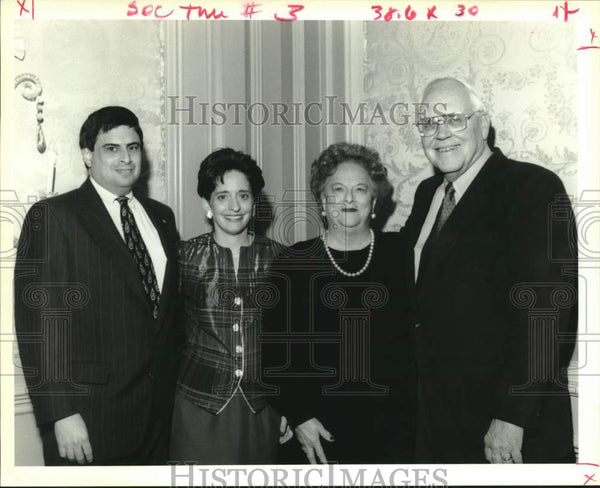 1993 Press Photo Jay and Betty Kern, Sara Jo & Roy Kramer, sugar bowl ...