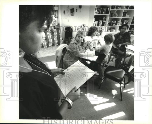 1994 Press Photo Roslyn Johnson of the West Bank Poet's Society ...