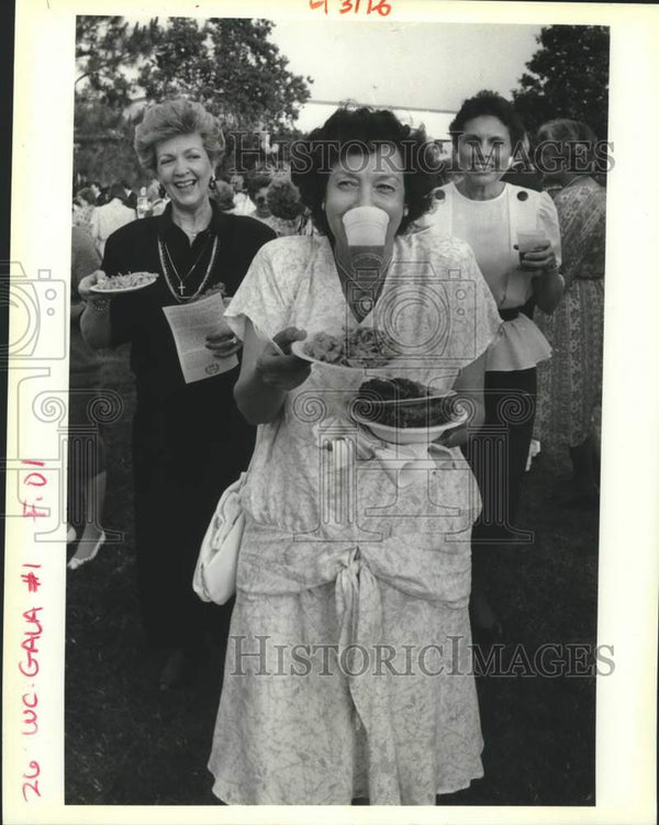 1988 Press Photo Barbara Connick Garden Gala benefit- Little Sisters o ...