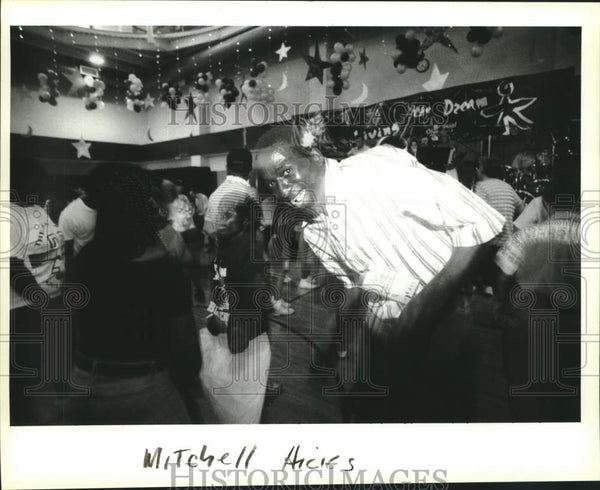 1994 Press Photo Tulane-Mitchell Hicks of LaPlace, athlete at a dance ...