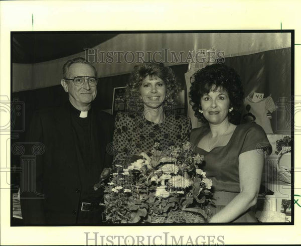 1990 Press Photo Jamie Windmeyer, Fr. Norman O'Neal, Sheryn Finnan ...