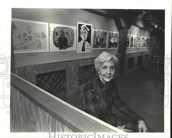 1988 Press Photo Naomi Marshall in the gallery at Dixie Art Supplies o ...