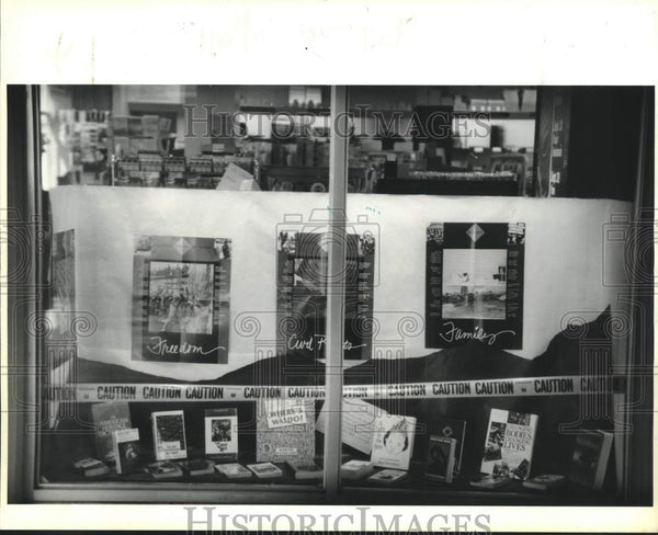 1990 Press Photo Window display at Danner Center Loyola - Historic Images