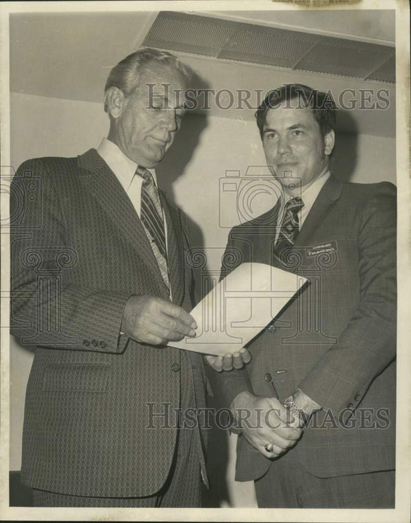 1973 Press Photo Fire Chief William McCrossen, Richard Bolander at Fir ...