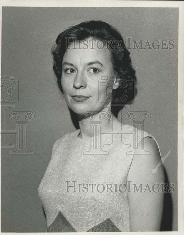 1967 Press Photo Mrs. August Staub, Women's Club of LSUNO at theatre r ...
