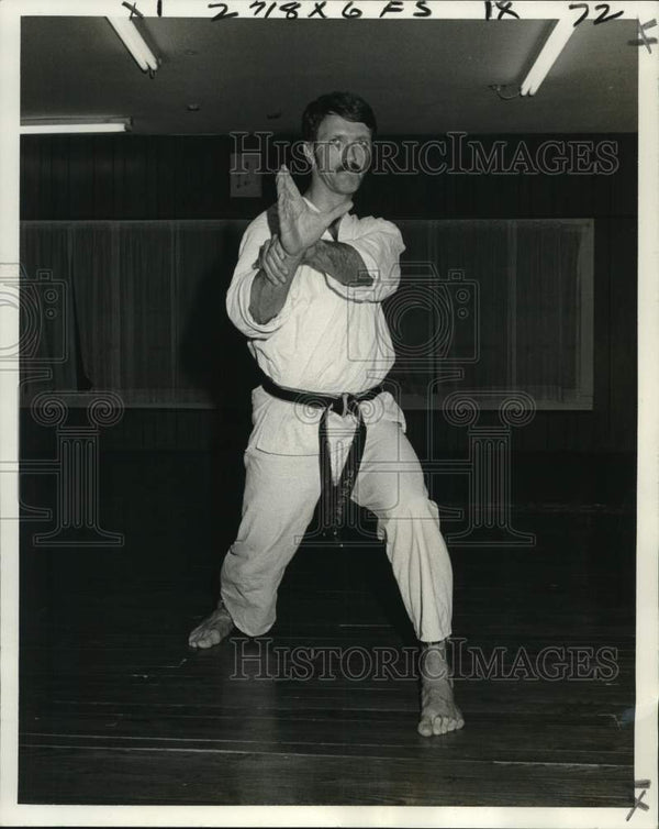 1978 Press Photo Leon Sill demonstrating self-defense technique - noc5 ...
