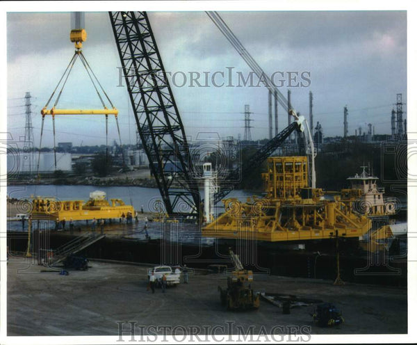 Shell Oil Company equipment - Historic Images