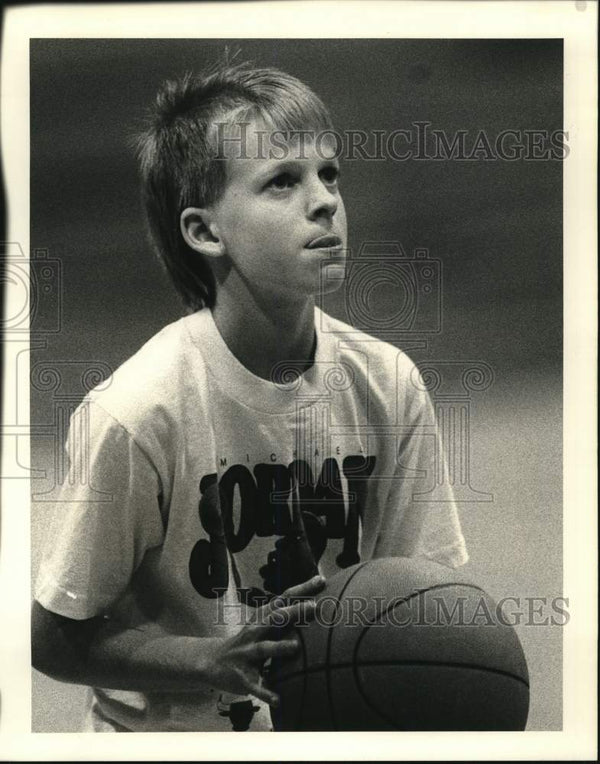 1990 Press Photo Jonathan Strickland at basketball game by Knights of ...