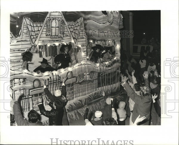 1989 All Women Float in the Krewe of Isis Parade at Mardi Gras ...