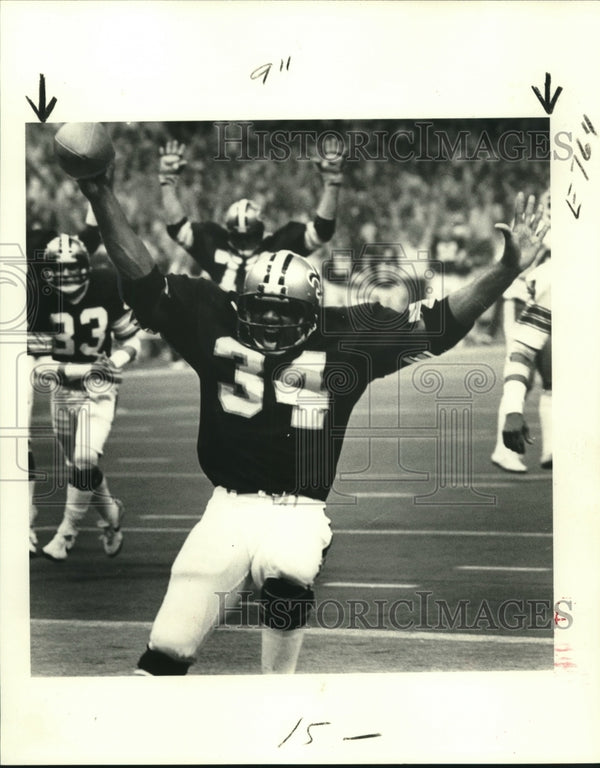 1978 Saints football player Tony Galbreath celebrates a touchdown ...