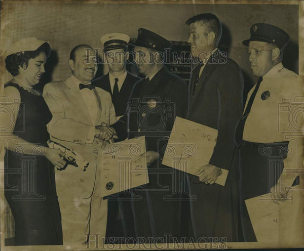 1962 Mayor Victor Schiro honors city firemen who saved lives - Historic ...