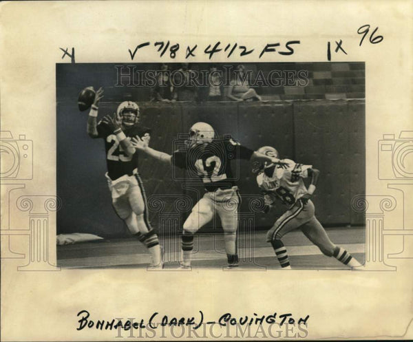 1977 Press Photo Doug Waddell and Gary Goodlett watch overthrown Wilco ...