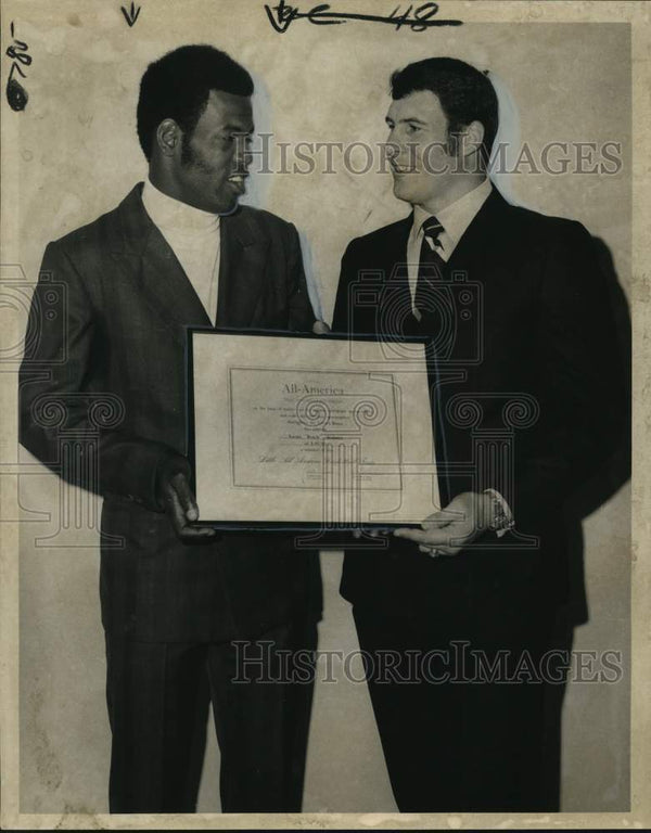1970 Press Photo Butch Webster receives certificate from Jake Kupp of ...