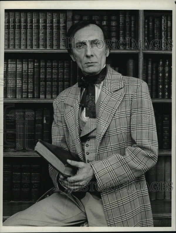 1982 Press Photo Tom Aldredge stars in Robbers, Rooftops and Witches ...