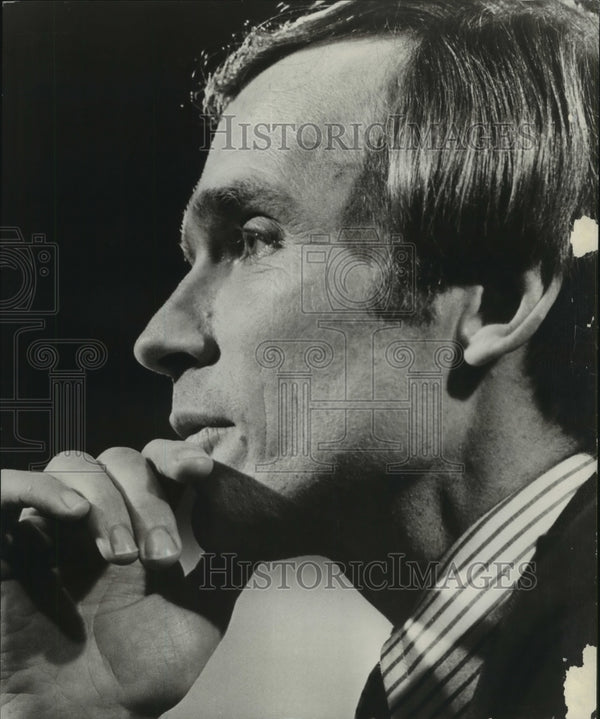 1977 Dick Cavett, television host and personality. - Historic Images