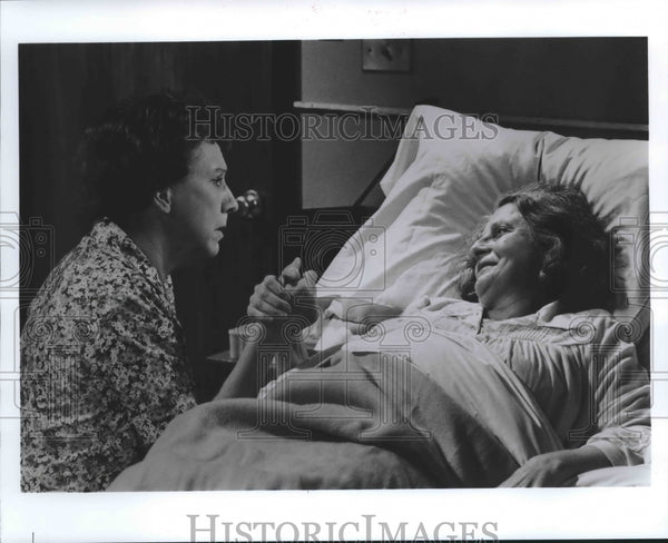 1979 Press Photo Jean Stapleton and Angela Clarke in "All in the Famil ...