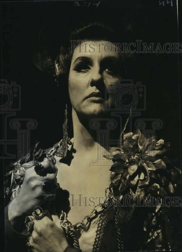1982 Gwynn Cornell stars in Elektra, at the Metropolitan Opera ...