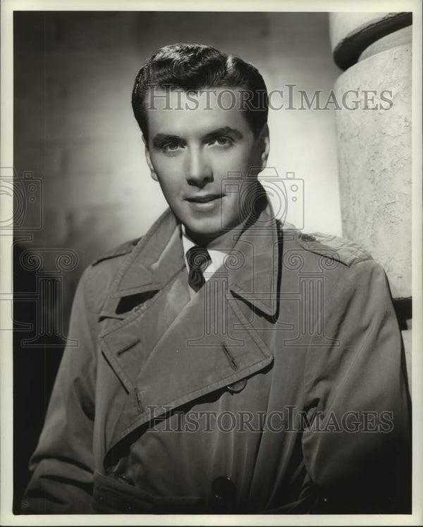 Press Photo Robert Hutton, actor - nop37013 - Historic Images