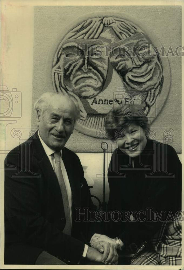1989 Press Photo Eli Wallach and his wife Anne Jackson star in "Cafe C ...