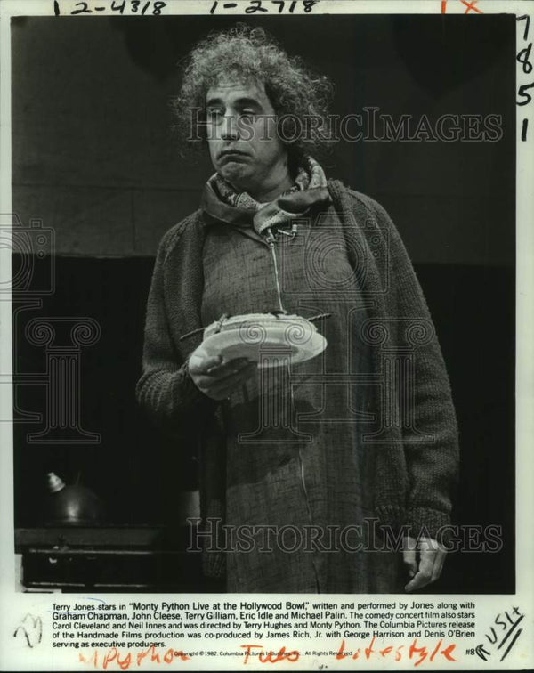 1982 Press Photo Terry Jones stars in "Monty Python Live at the Hollyw ...