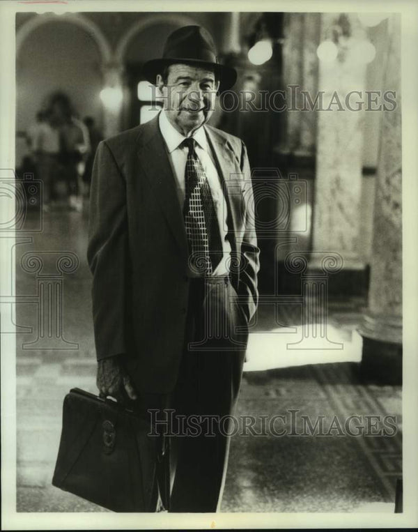 1990 Press Photo Walter Matthau stars in "AT&T Presents The Incident ...