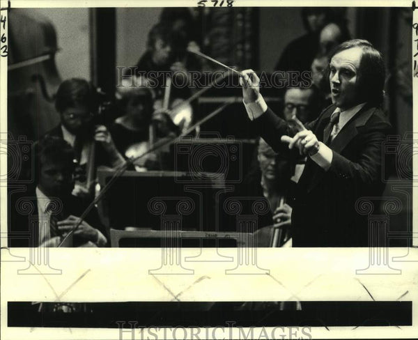 1983 Press Photo New Orleans associate conductor Andrew Massey at Orph ...