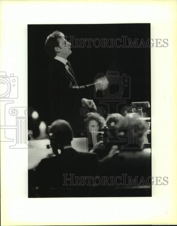 1995 Press Photo Timothy Muffitt, Guest Conductor of the Louisiana Phi ...