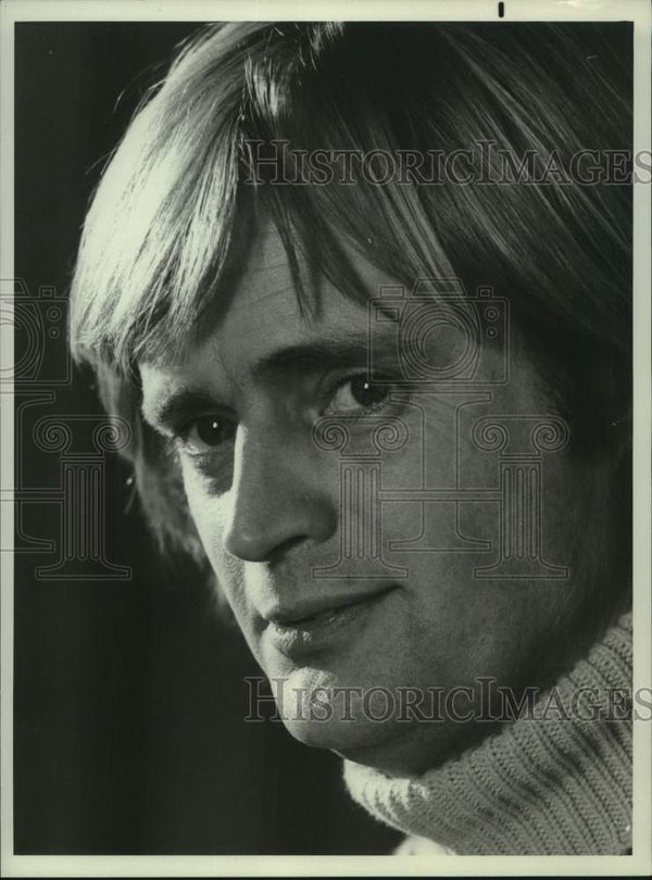 1976 Press Photo Actor David McCallum in "The Invisible Man." - nop696 ...