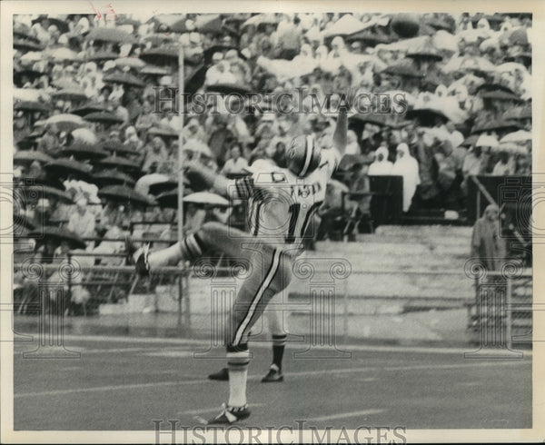 1971 New Orleans Saints- Saints action shots. - Historic Images