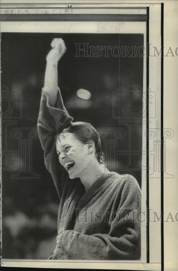 1974 Press Photo Swimmer Wendy Cook of Canada after setting World Reco ...