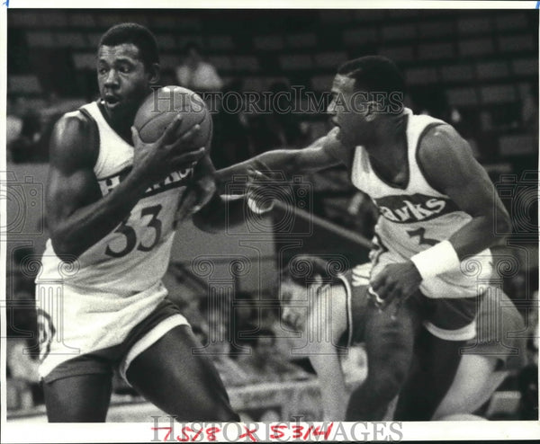1985 Antoine Carr, Hawks Basketball Player at Trailblazers Game ...