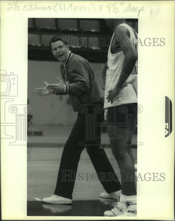 1989 Press Photo Tim Floyd, University of New Orleans Basketball Coach ...