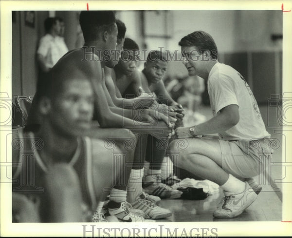 1989 Press Photo Tim Floyd, University of New Orleans Basketball Coach ...