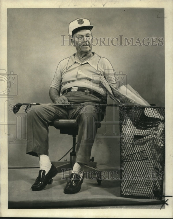 1975 Press Photo Ex-golfing, bowling and billiards champion Bill Fries ...