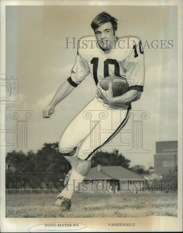 1969 Press Photo Vanderbilt football player Doug Mathews #10 carries t ...