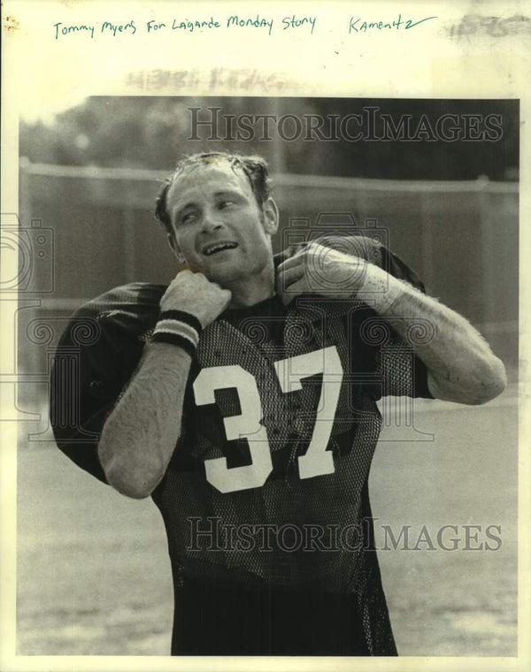 1982 Press Photo New Orleans Saints football player Tommy Myers in pra ...