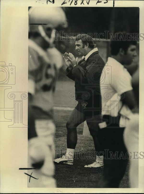 1976 Press Photo Free Safety Hank Stram gives the Saints a night off ...