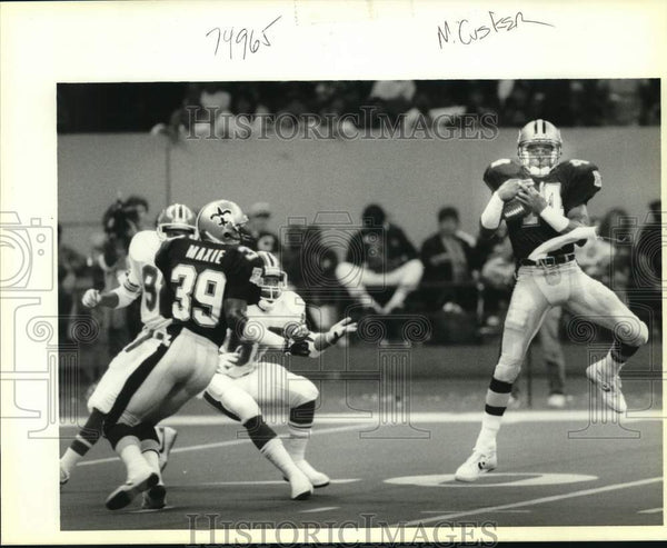 1988 Press Photo Saints Dave Waymer gets interception of Bronco John E ...