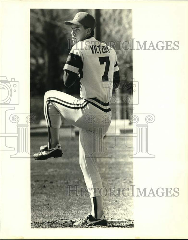 1987 Press Photo Baseball pitcher Steve Victory winds up for pitch - n ...