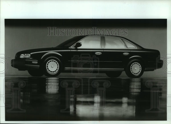 1989 Press Photo The new four-door Nissan Infiniti Q45 automobile ...