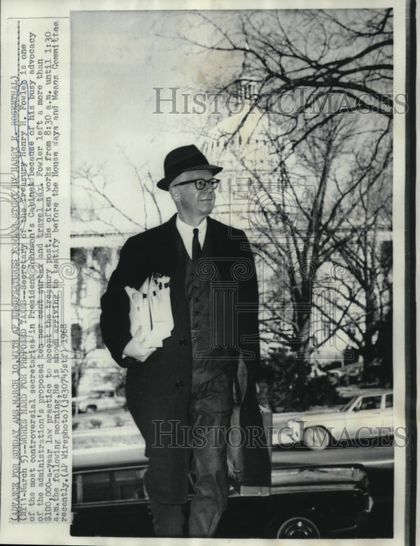 1968 Press Photo Treasury Secretary Henry Fowler walks to his Washingt ...