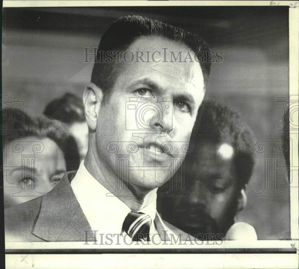1973 Press Photo H.R. Haldeman with newsmen after Watergate cover-up t ...