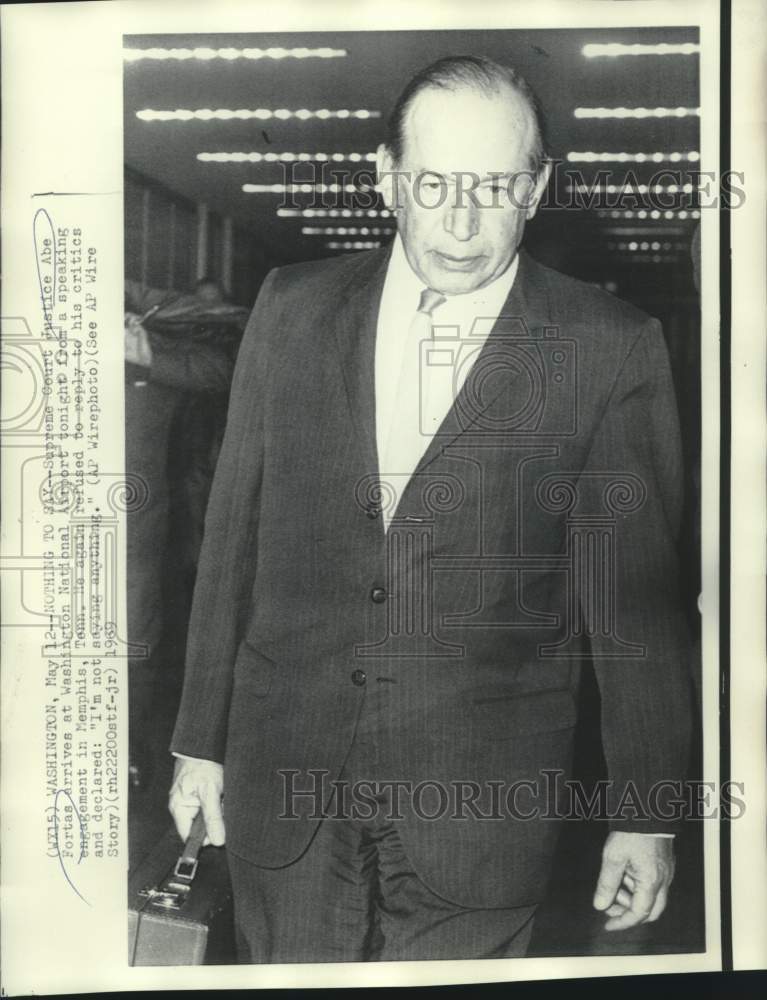 1969 Press Photo Justice Abe Fortas arrives at Washington National Air ...